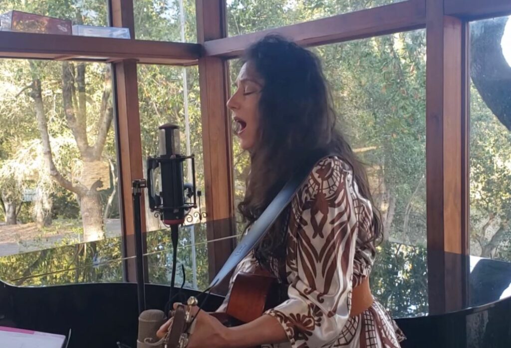 Pop Music Artist - Female Vocal Art Indie Nymphya